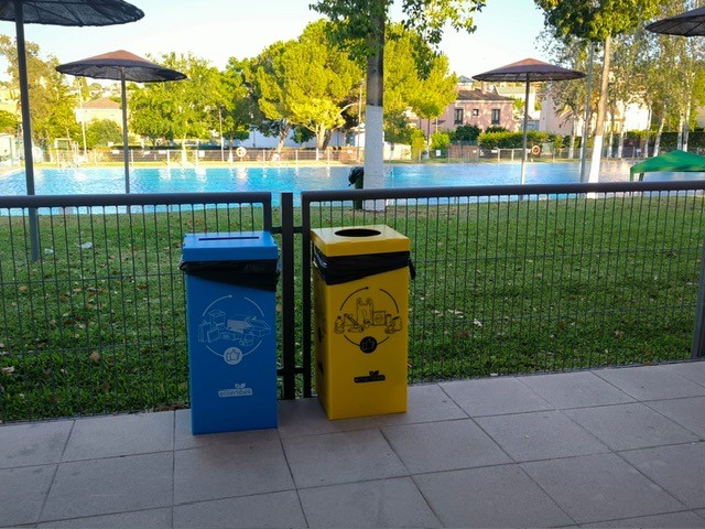 Ecoembes refuerza la recogida selectiva de envases entregando más de 14.400 papeleras y cubos en ...